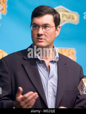 Pittsburgh Pirates general manager David Littlefield talks with ...