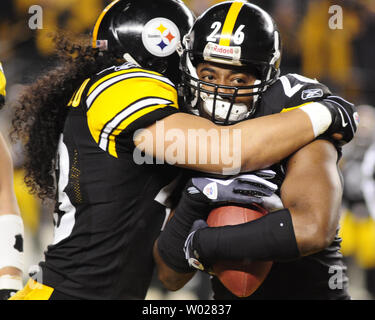 Pittsburgh Steelers Deshea Townsend (26) and Larry Foote (50) bring ...