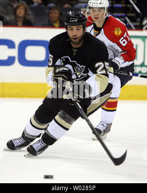 Florida Panthers' Michael Frolik (67) drives as Pittsburgh Penguins ...