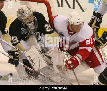 Detroit Red Wings' Marian Hossa, right, celebrates with Niklas Kronwall ...