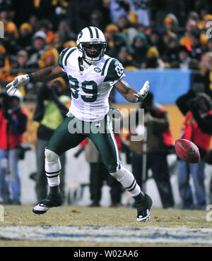 The New York Jets' Jerricho Cotchery breaks tackles after catching a ...
