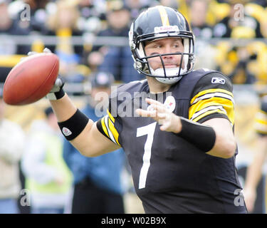 Pittsburgh Steelers quarterback Terry Bradshaw, his front tooth removed ...