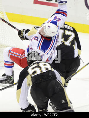 Pittsburgh Penguins defenseman Simon Despres (47) checks Washington ...