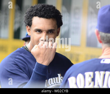 Milwaukee Brewers Ron Roenicke (10), in action during a game against ...