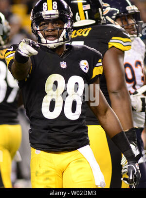 Pittsburgh Steelers wide receiver Emmanuel Sanders (88) rolls into the ...