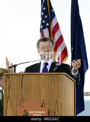 Jim Miklaszewski, NBC News Correspondent, and Tom Ridge, former head of ...