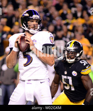 Pittsburgh Steelers inside linebacker Sean Spence (51) goes through ...