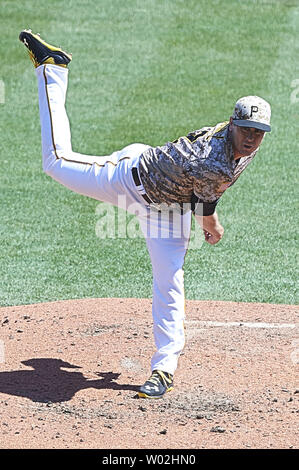Pittsburgh Pirates relief pitcher Rob Scahill (52) throws a pitch in ...