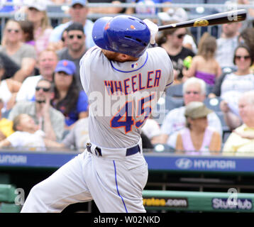 New York Mets shortstop Zack Short pitches during the eighth inning of ...