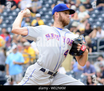 New York Mets shortstop Zack Short pitches during the eighth inning of ...