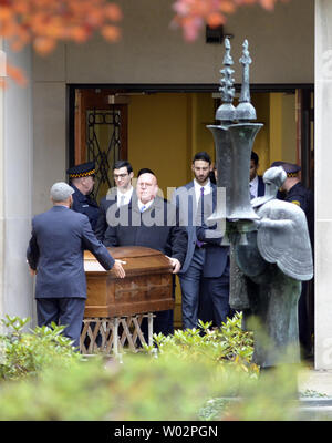 The casket of Rose Mallinger, age 97 exits the Rodef Shalom Temple in ...