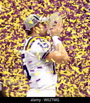 Louisiana State University quarterback Matt Flynn speaks with reporters ...