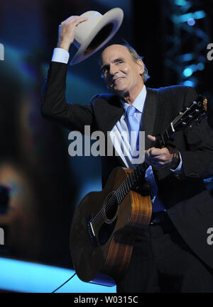 Singer/songwriter James Taylor sings during the 2012 Democratic ...