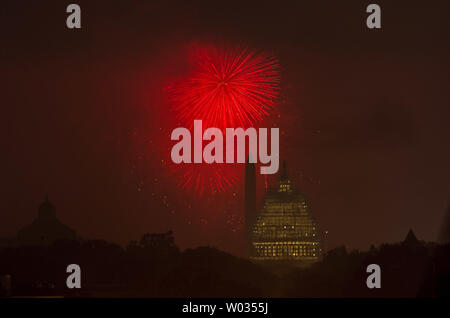 Fireworks explode over the National Mall in honor of Independence Day ...