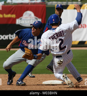 Chicago Cubs' Ryan Theriot waits on the dugout steps during a baseball ...