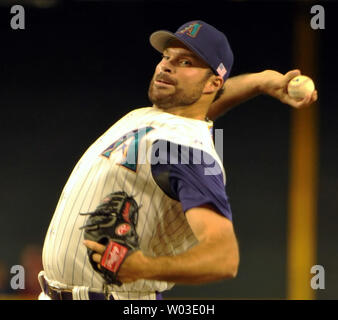 Arizona Diamondbacks starting pitcher Josh Collmenter throws in the ...