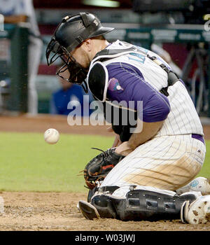 Arizona Diamondbacks catcher Chris Iannetta (8) rounds the bases after ...