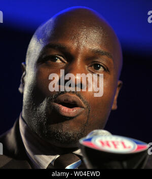 The New Orleans Saints offensive line goes through drills during ...