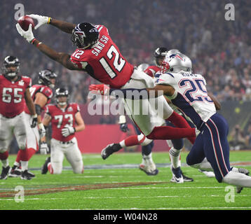 Atlanta Falcons wide receiver Mohamed Sanu (12) misses a catch against ...