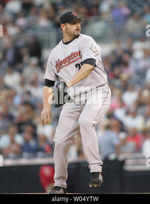 Houston Astros' Roger Clemens pitches to Pittsburgh Pirates' Joe Randa ...