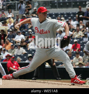 Philadelphia Phillies pitcher Jon Lieber delivers a pitch in the second ...