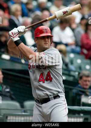 Los Angeles Angels' Mike Napoli (44) rounds the bases after he hit a ...