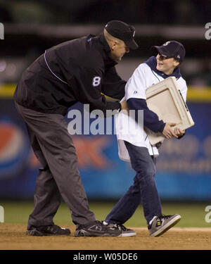Seattle Mariners' Kyle Lewis in action against the Los Angeles Dodgers ...