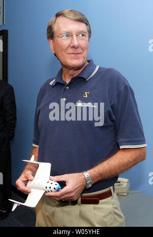 Burt Rutan with SpaceShipOne Stock Photo - Alamy