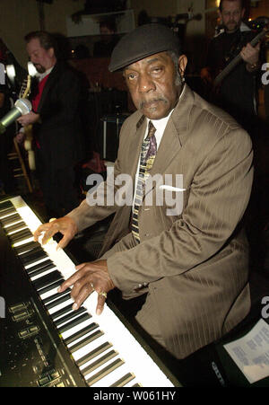 FILE - In this April 13, 2001, file photo Hamilton County Sheriff Simon ...