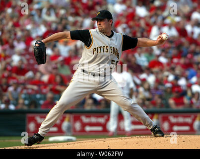 Pittsburgh Pirates pitcher Mark Redman throws against the Minnesota ...