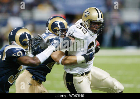 New Orleans Saints Antowain Smith (32) has his progress slowed by St ...