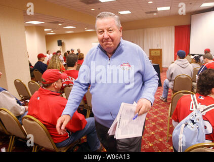 Former NBC golf announcer Jay Randolph (L) has a laugh with the newest ...