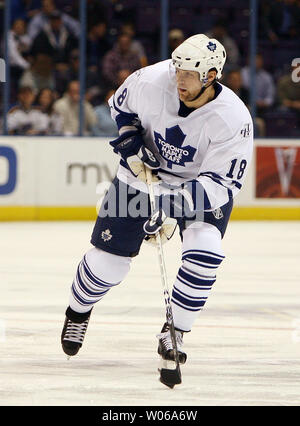 Toronto Maple Leafs' Chad Kilger gets his stick up on Tampa Bay ...