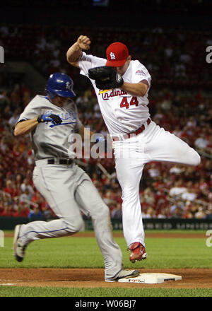 Kansas City Royals' Mark Teahen (24) throws out Tampa Bay Rays' Evan ...