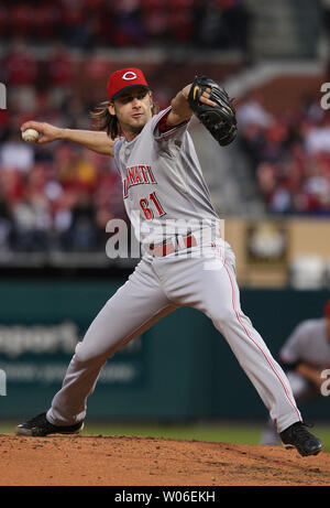 Cincinnati Reds pitcher Bronson Arroyo runs off the field after ...
