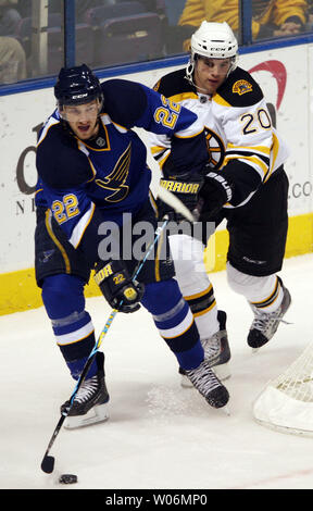 St. Louis Blues Brad Boyes (L) shoots the puck past Edmonton Oilers ...