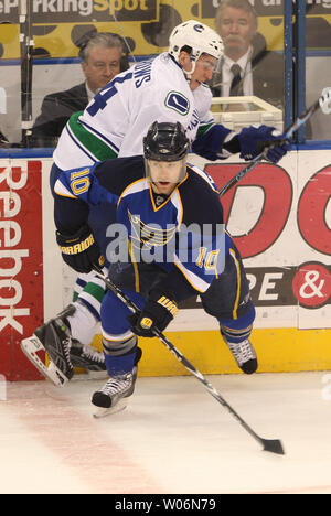 St. Louis Blues center Alexandre Texier (9) shoots against Colorado ...