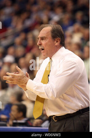 Temple head coach Fran Dunphy during the first half of an NCAA college ...