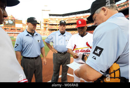 Former Major League umpire Bill Haller visits before the Florida ...