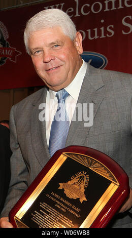 Jim Hart of the St. Louis football Cardinals is pictured in 1974. (AP ...