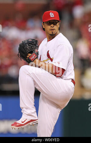 St. Louis Cardinals pitcher Kyle Leahy delivers a pitch during the ...