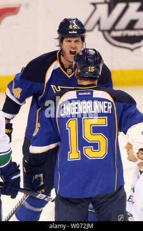 St. Louis Blues Jason Arnott smiles after assisting Alexander Steen on ...