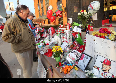 Stan Musial, left, of the St. Louis Cardinals, is shown with his wife ...