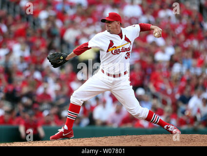 St. Louis Cardinals pitcher Randy Keisler works during a baseball game ...