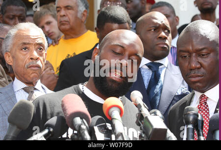 Rev. Al Sharpton speaks to reporters about Jesse Jackson during a news ...