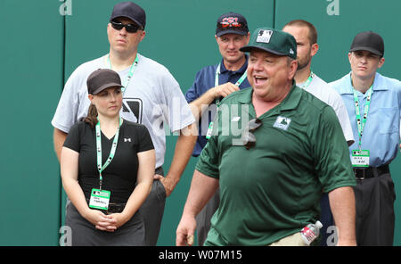 Former Major League umpire Bill Haller visits before the Florida ...