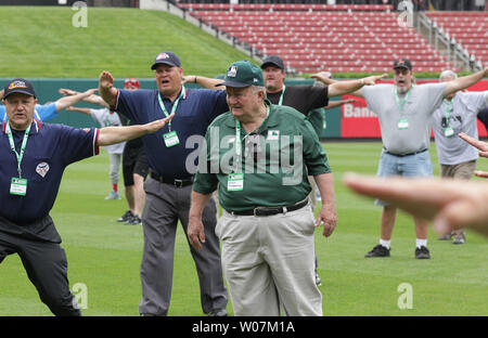 Former Major League umpire Bill Haller visits before the Florida ...