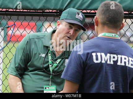 Former Major League umpire Bill Haller visits before the Florida ...
