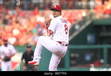 Pittsburgh Pirates starting pitcher Mike Burrows (53) delivers during ...