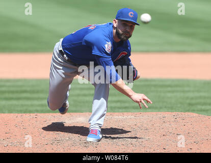 Chicago Cubs pitcher Tyler Chatwood throws the ball during an intra ...